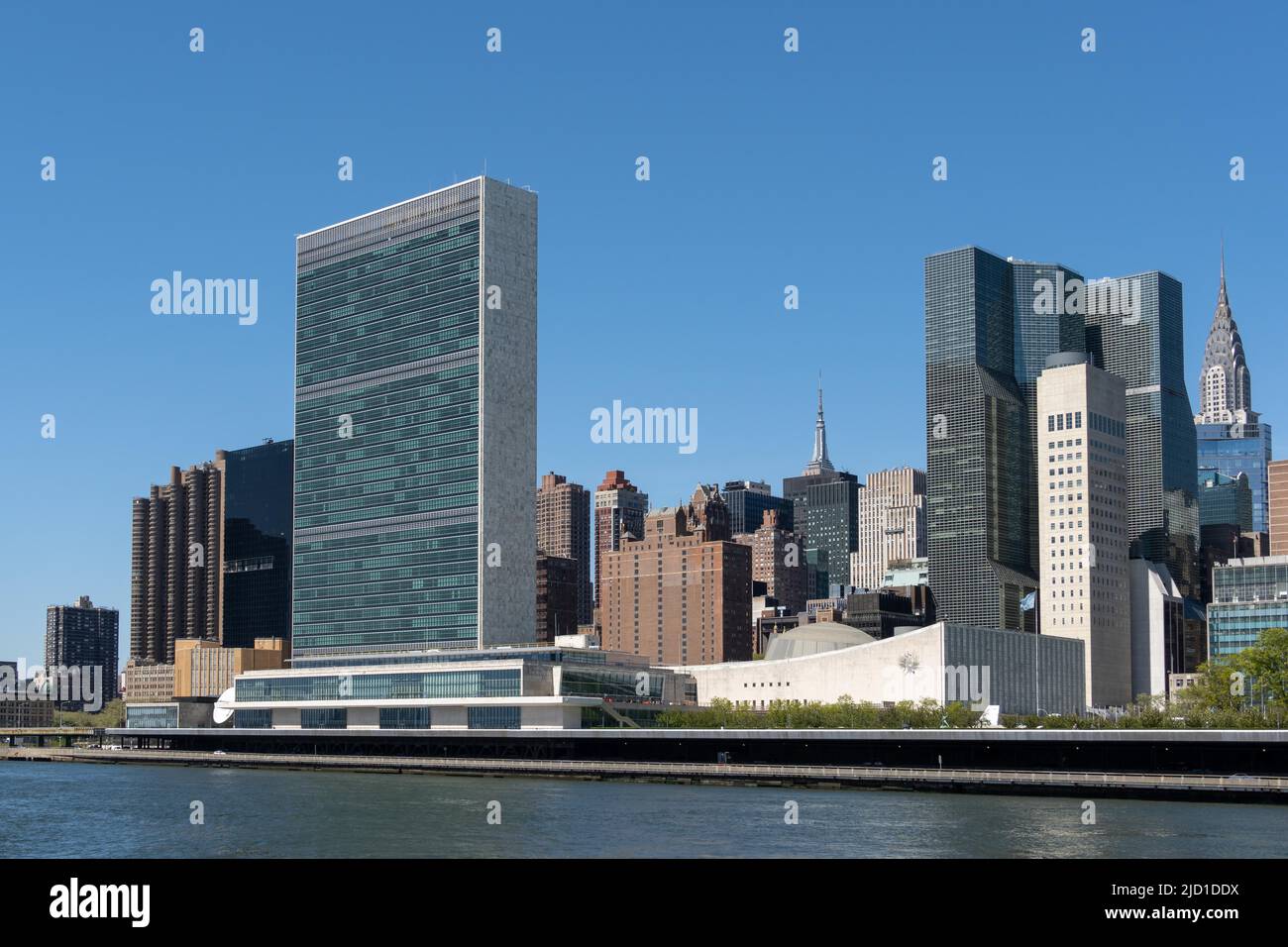 United nations headquarters building hi-res stock photography and ...