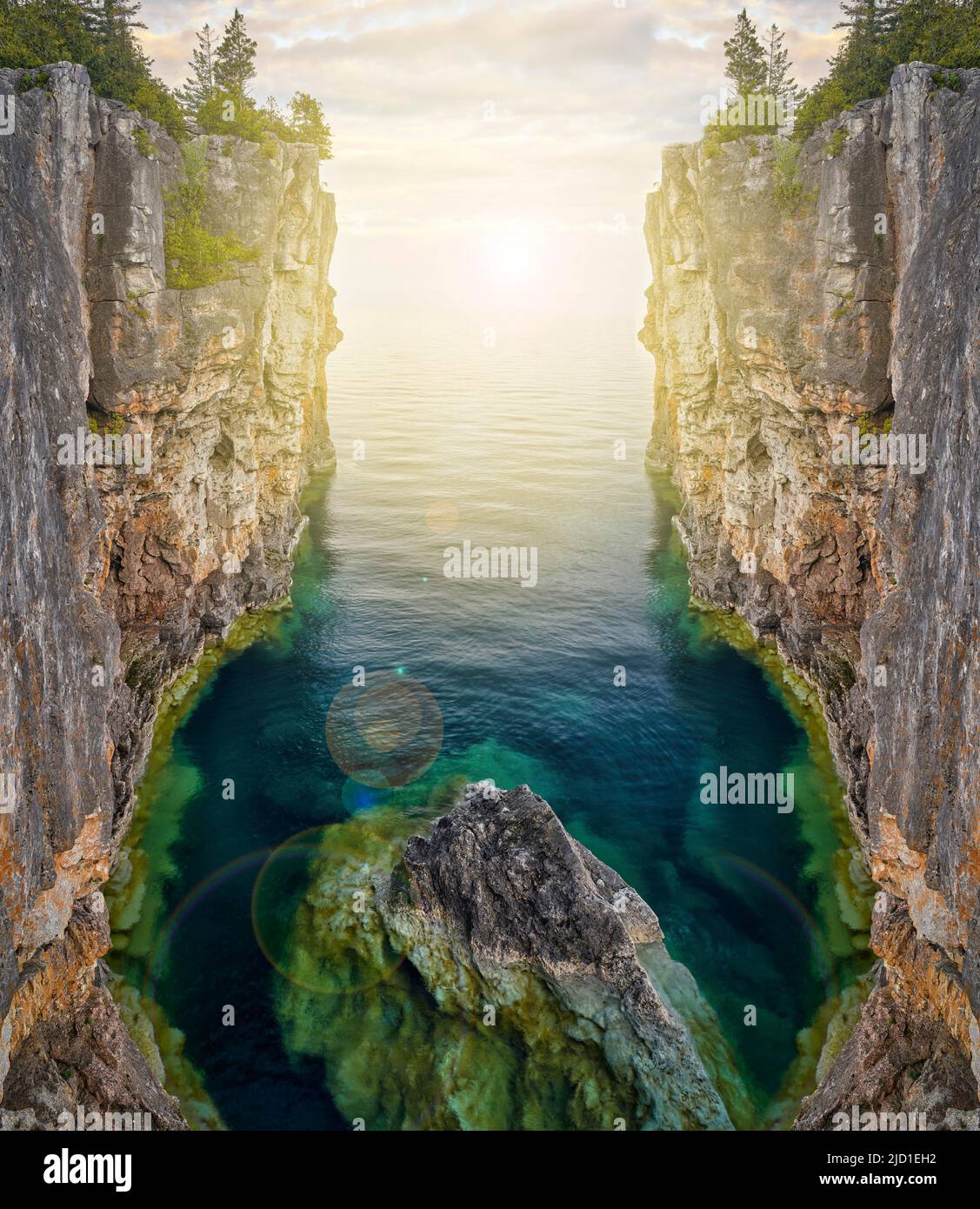 Cliff in the ocean hi-res stock photography and images - Alamy