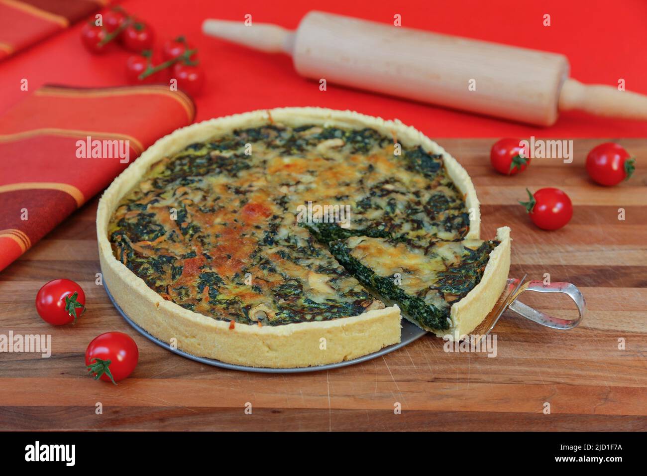 Swabian cuisine, spinach cake with shortcrust base, savoury cake, main ...