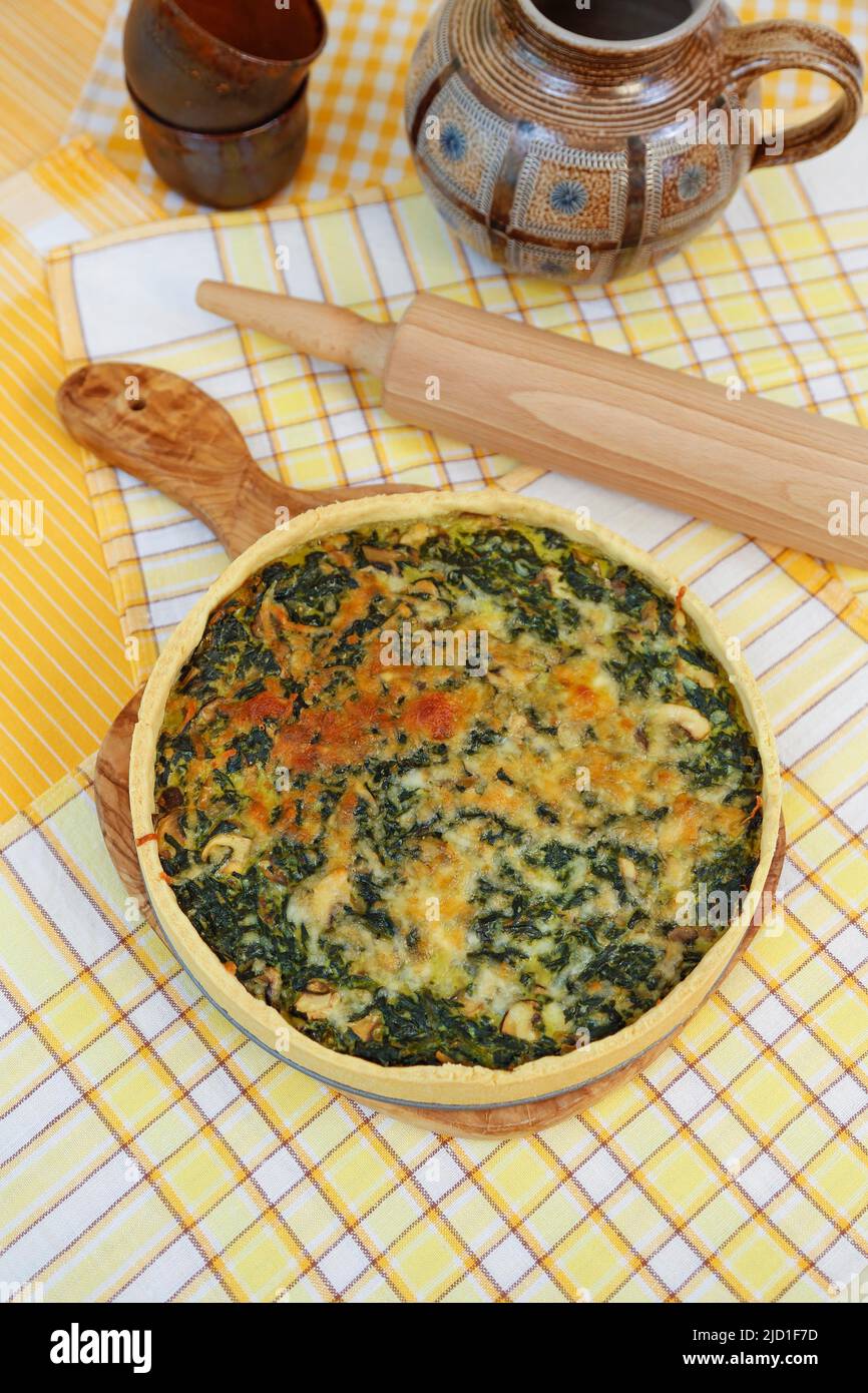 Swabian cuisine, spinach cake with shortcrust base, savoury cake, main ...