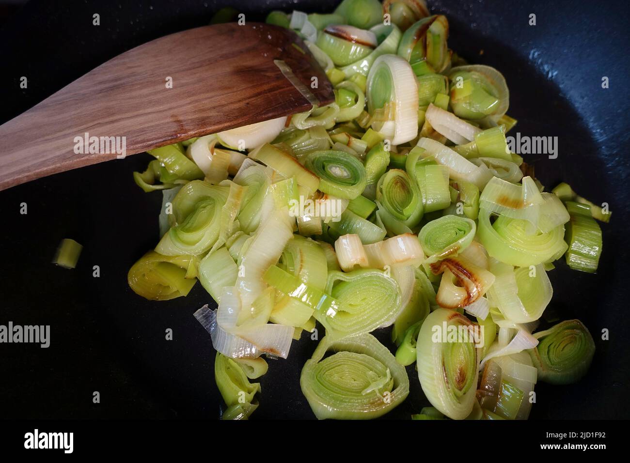 Swabian cuisine, preparation Fellbacher Flacka with bacon, fry leek in ...