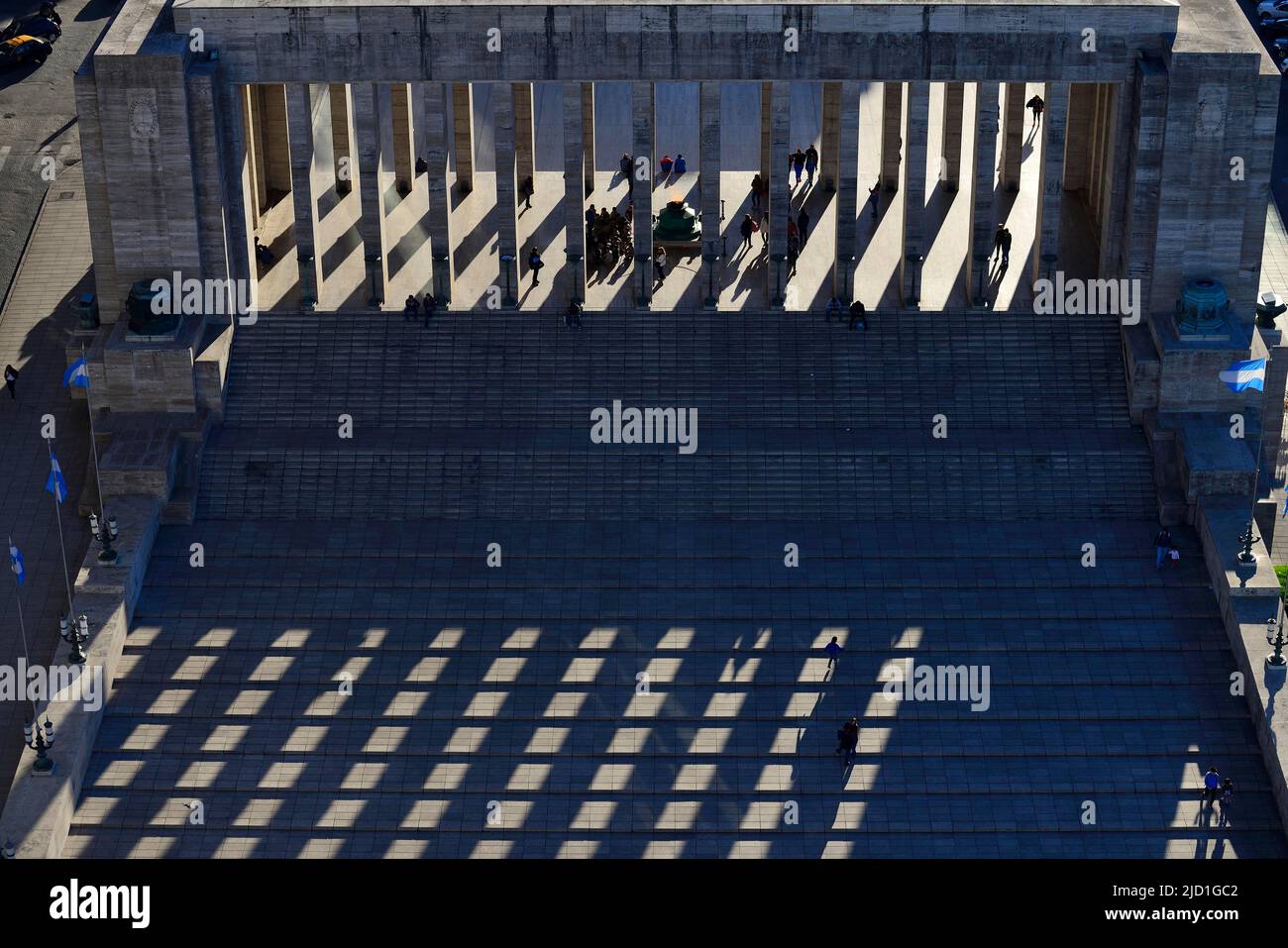 Eternal flame in the columned portal, Flag Monument, Monumento ...