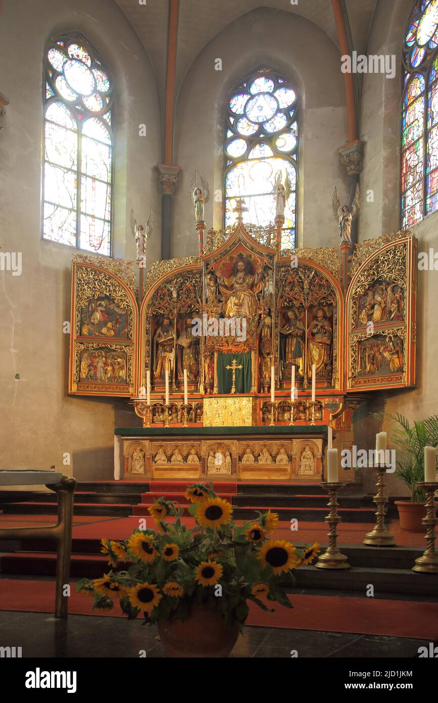 Altar sanctuary st marys church hi-res stock photography and images - Alamy