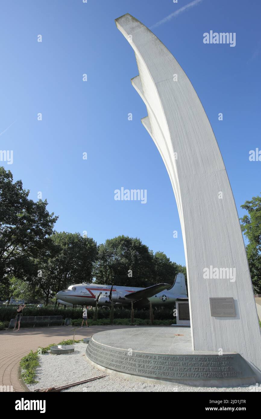 Airlift Memorial to the Berlin Airlift with Raisin Bomber in RhineMain ...