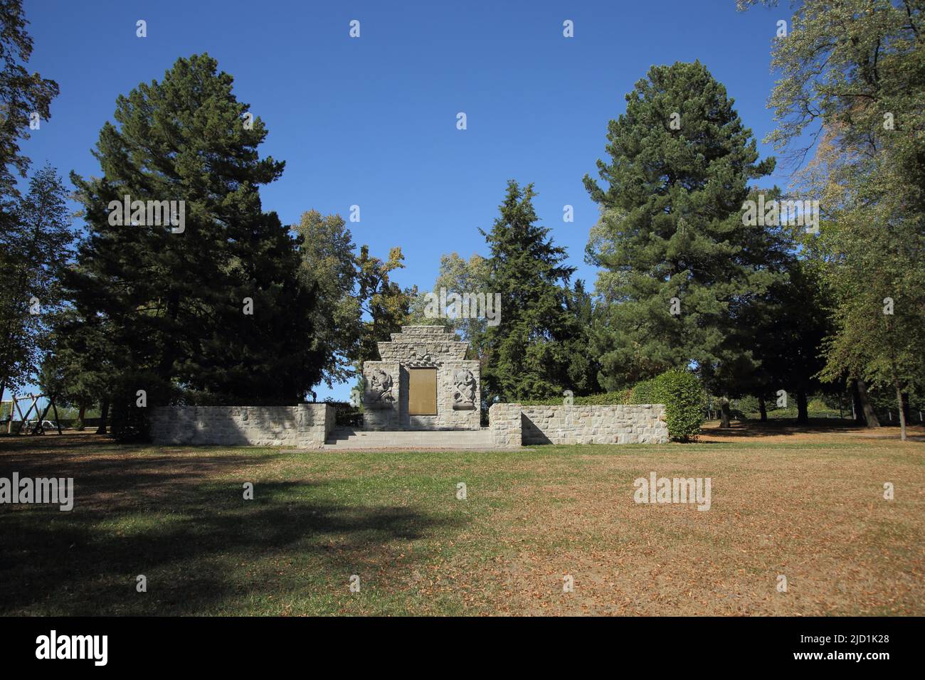 War memorial in castle gardens hi-res stock photography and images - Alamy