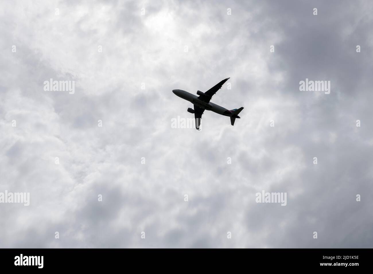 Dark airplane hi-res stock photography and images - Alamy