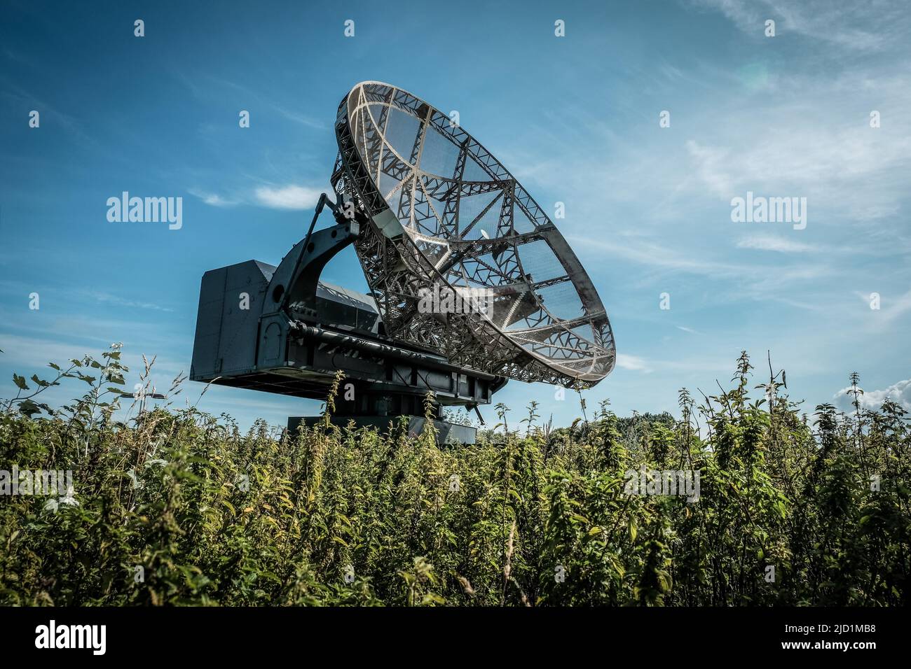 The Wuerzburg-Riese radar. Radar in Ostend is on a train carriage and ...