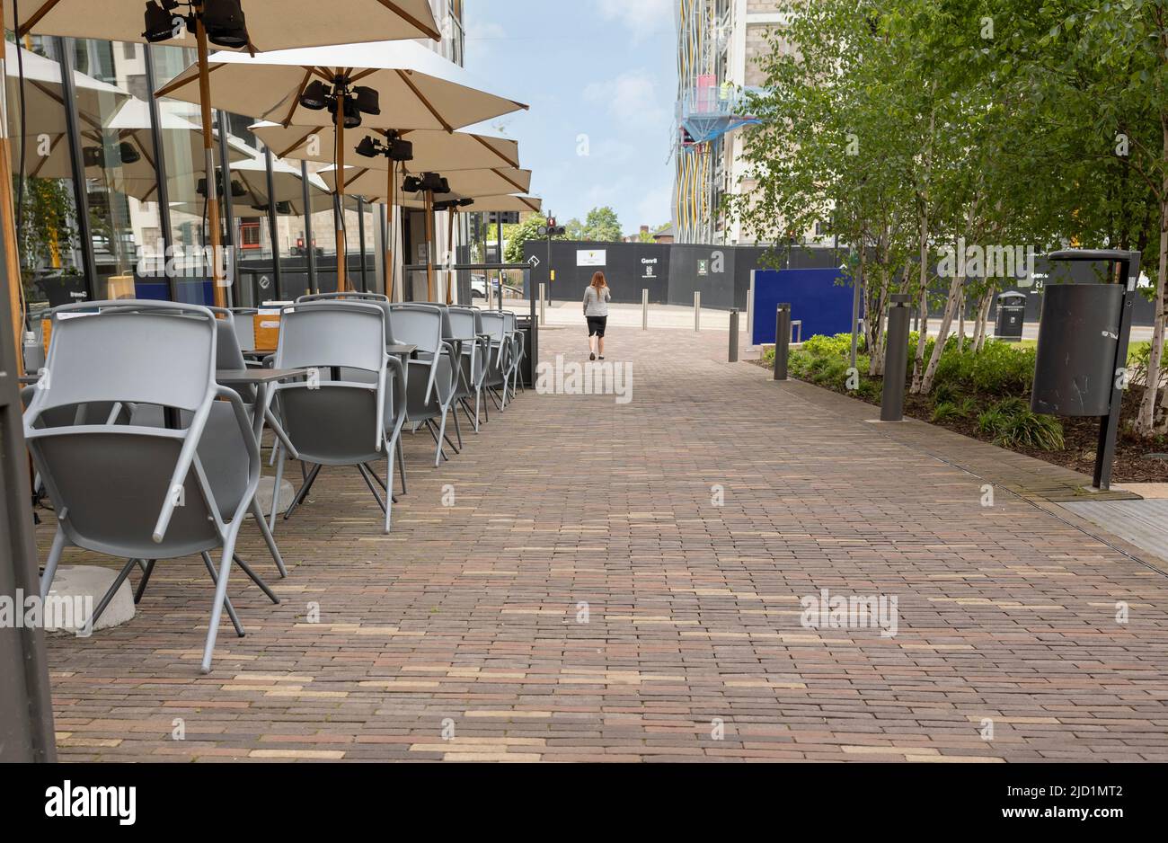 Outside pavement table hi-res stock photography and images - Alamy