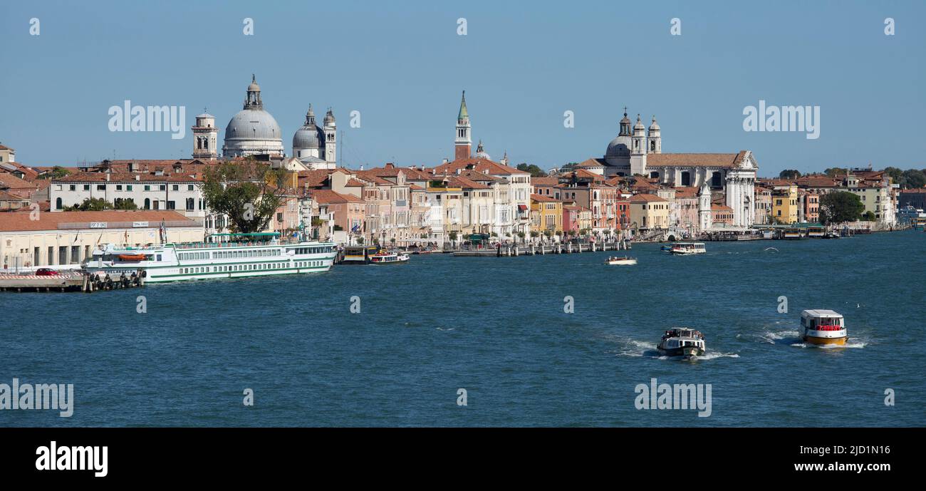 Panorama of Grand canal coast line with a lot of colourful houses, Doge ...