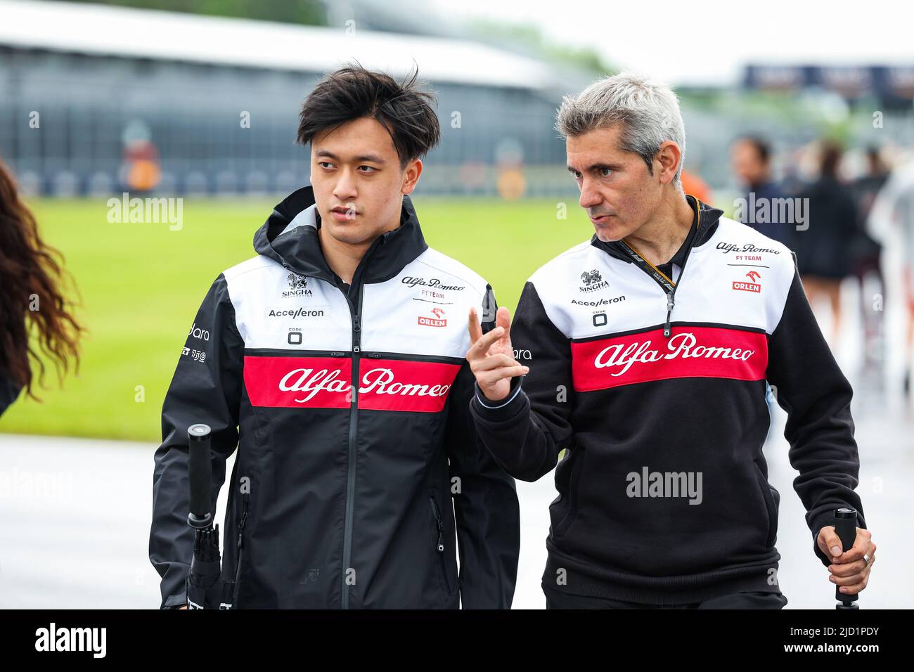 ZHOU Guanyu (chi), Alfa Romeo F1 Team ORLEN C42, BUSCOMBE Ruth ...