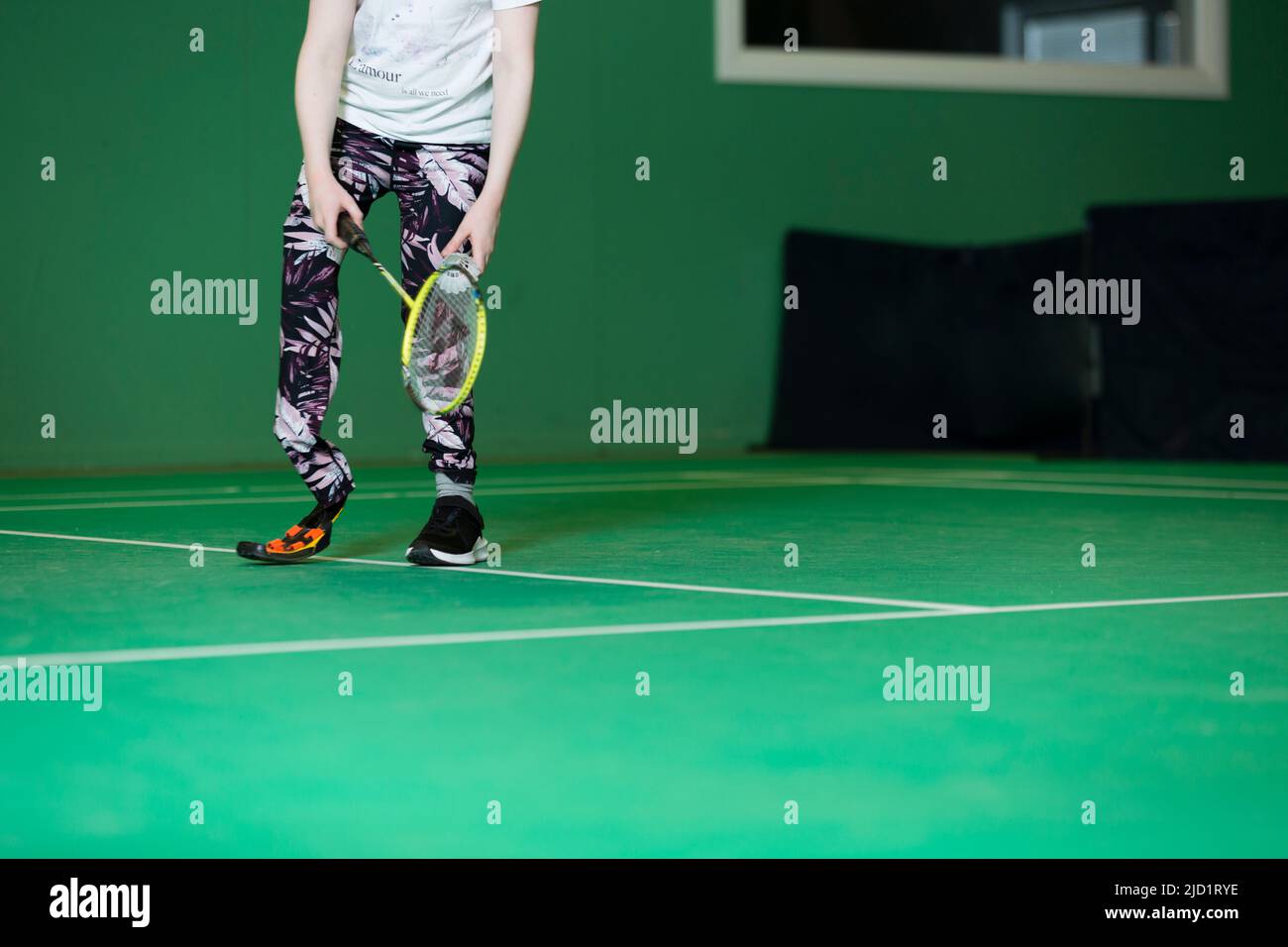 Girl with artificial leg playing badminton Stock Photo - Alamy