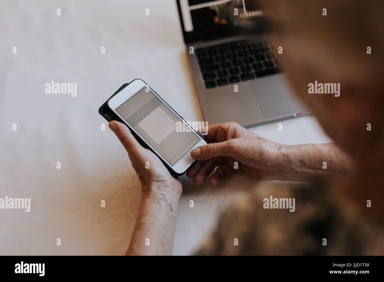 Senior woman using cell phone Stock Photo - Alamy