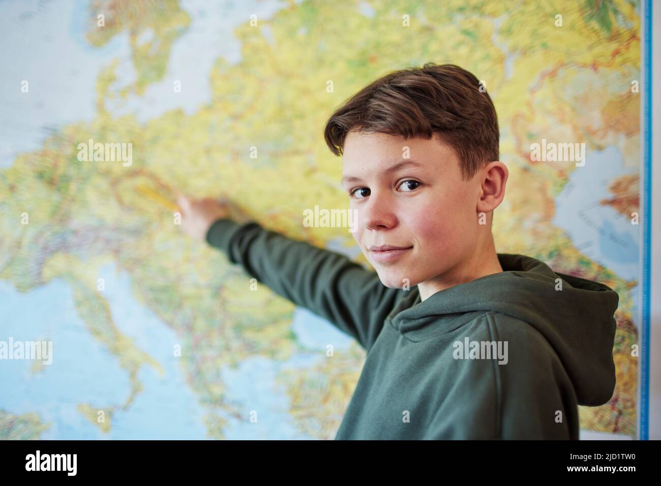 Boy pointing at map hi-res stock photography and images - Alamy