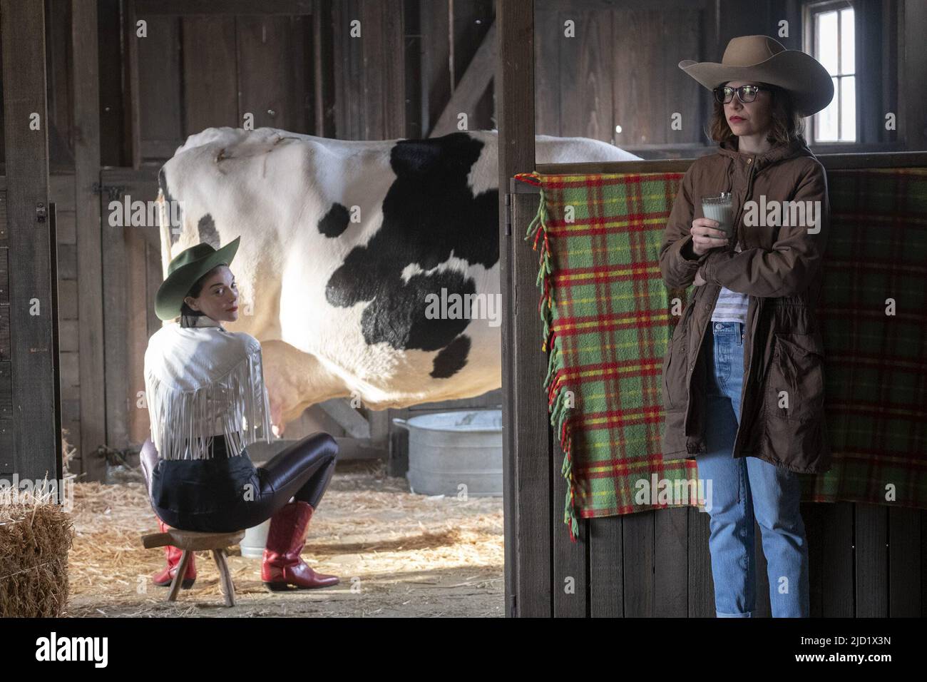 CARRIE BROWNSTEIN and ST. VINCENT in THE NOWHERE INN (2020), directed ...