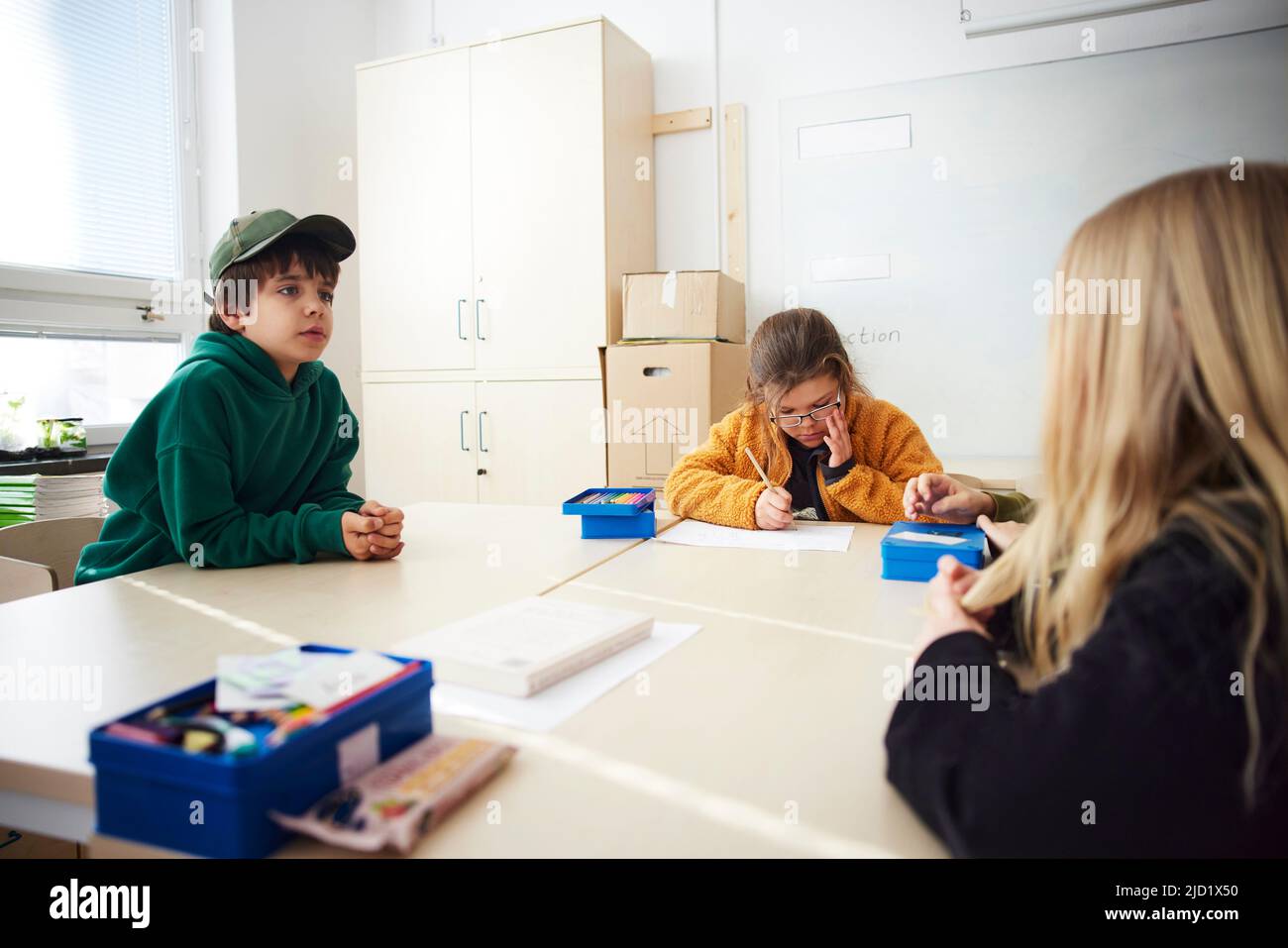 Children study hi-res stock photography and images - Alamy