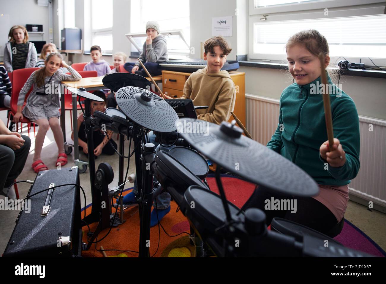 Group school children playing classroom hi-res stock photography and ...