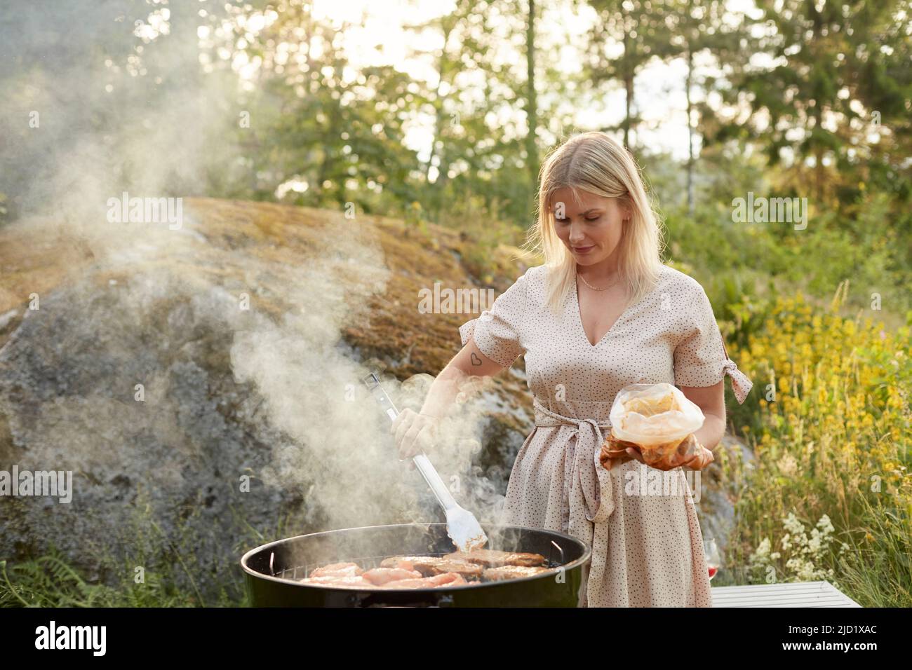 Food cooking on barbecue night hi-res stock photography and images - Alamy