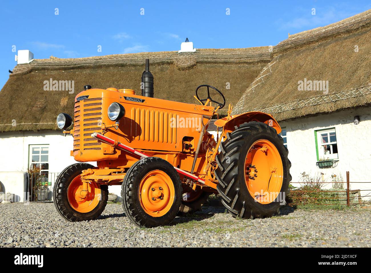 1950 renault r7012 tractor hi-res stock photography and images - Alamy