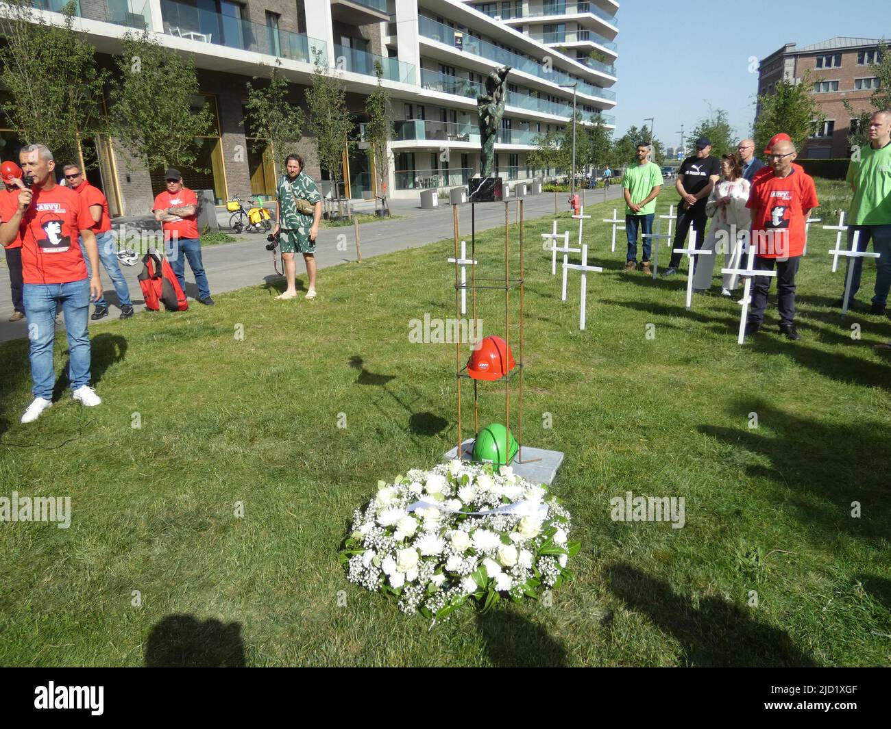 Dead construction workers hi-res stock photography and images - Alamy