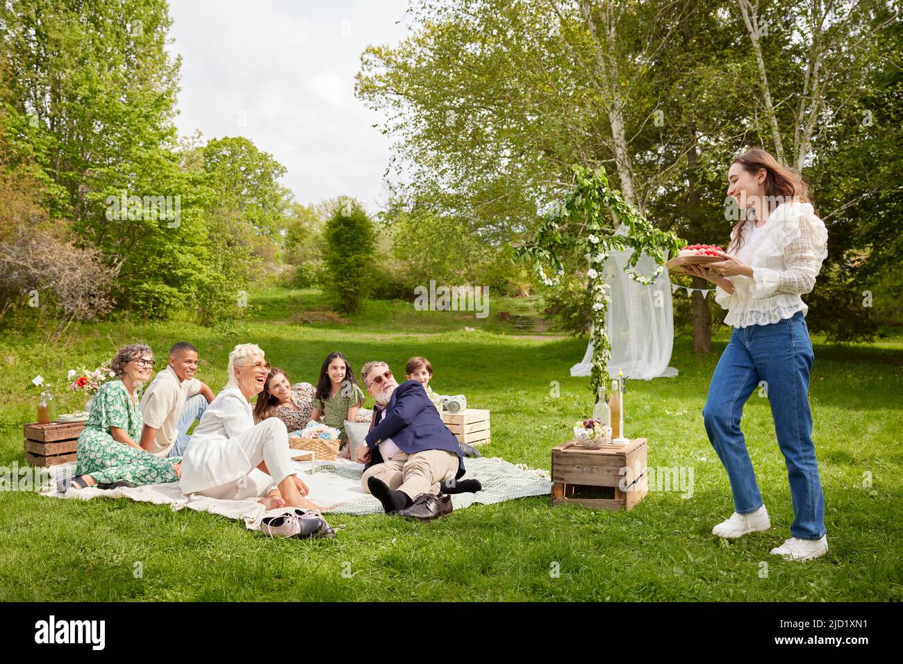 Picnic on grass hi-res stock photography and images - Alamy