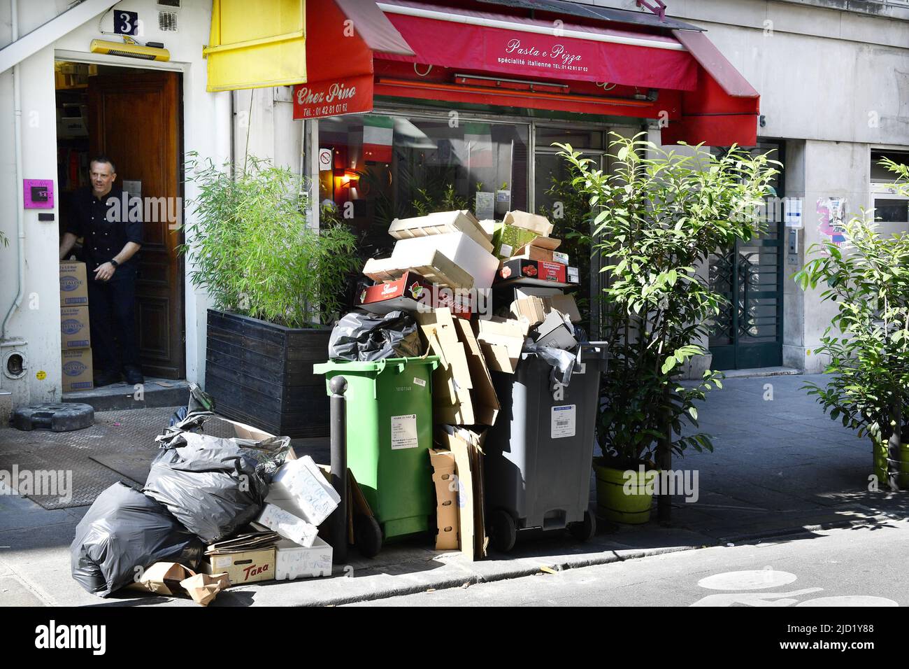 Saccage Paris - Paris - France Stock Photo - Alamy