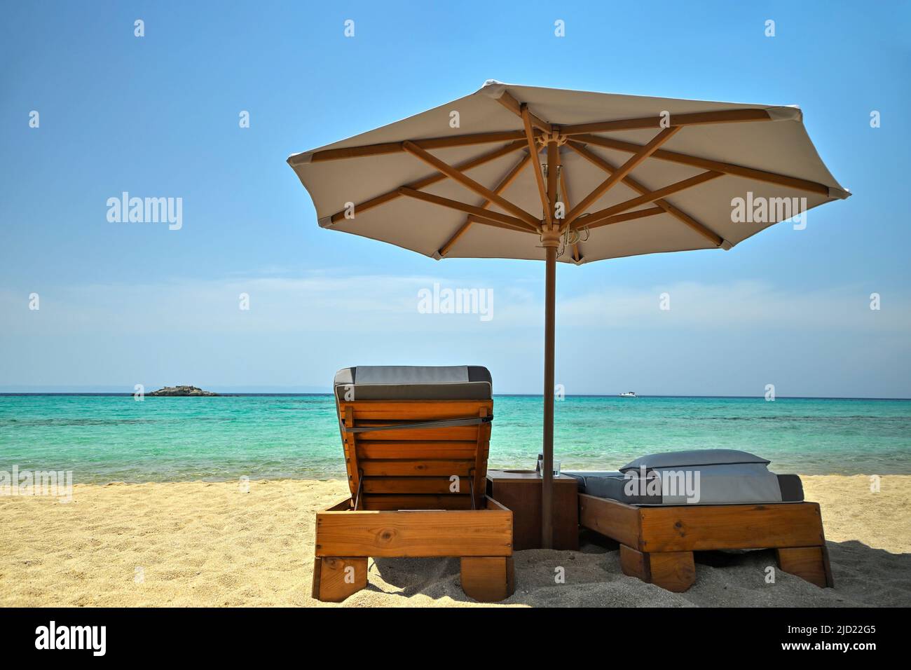 luxurious sunbeds and umbrella on beautiful beach Stock Photo - Alamy