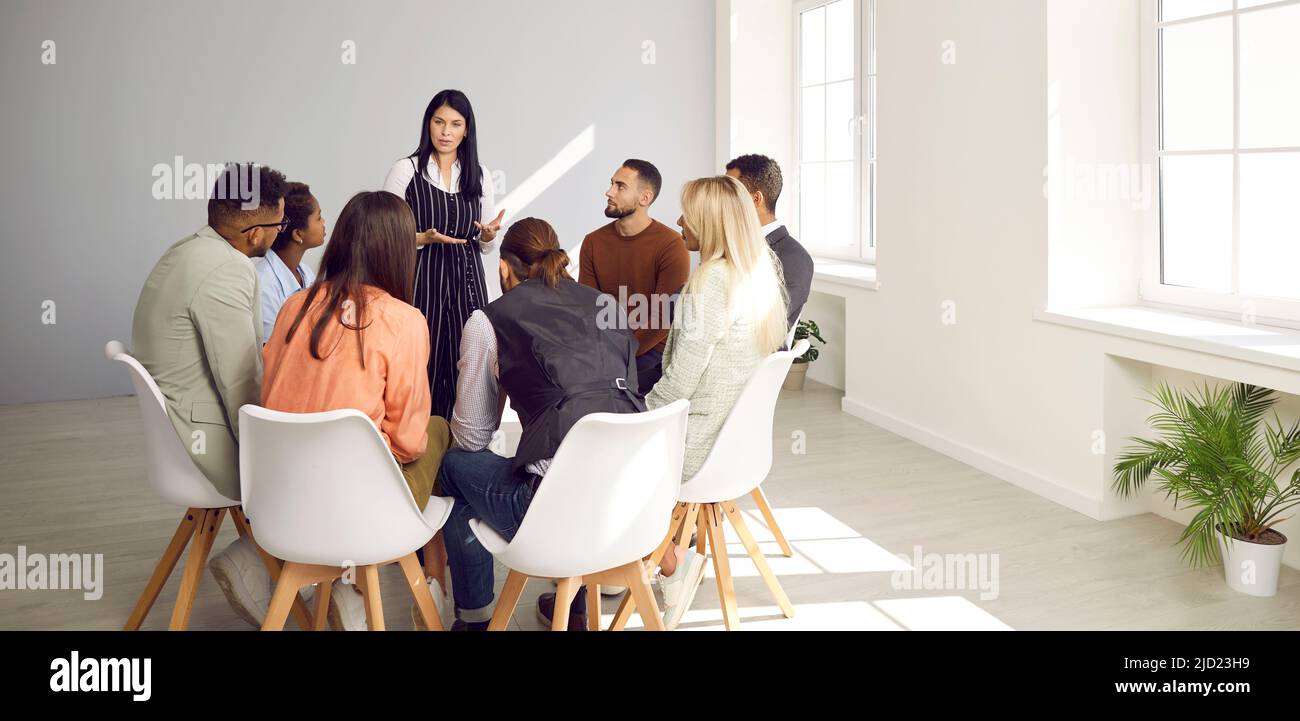 Group of diverse people talking hi-res stock photography and images - Alamy