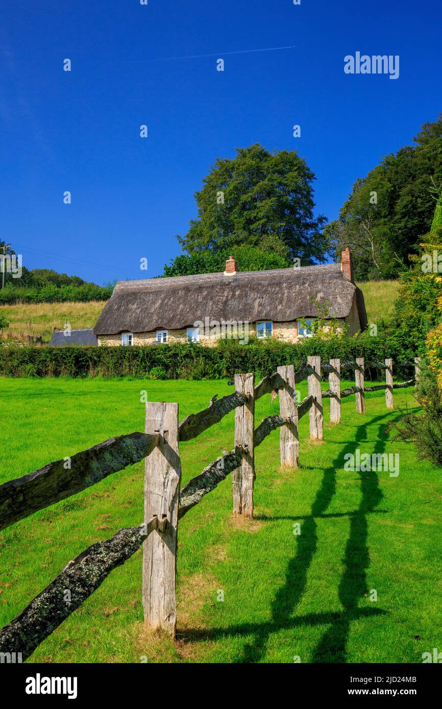 English country cottage farm hi-res stock photography and images - Alamy