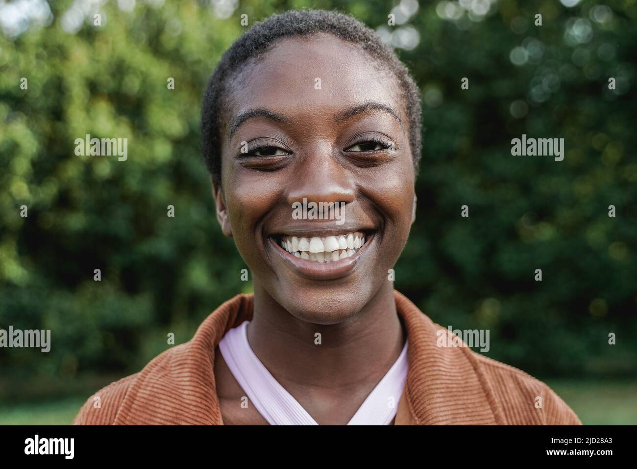 African millennial hi-res stock photography and images - Alamy