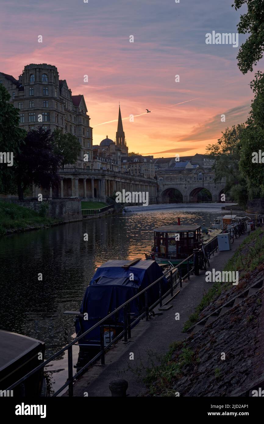 Pulteney bridge bath sunset hi-res stock photography and images - Alamy