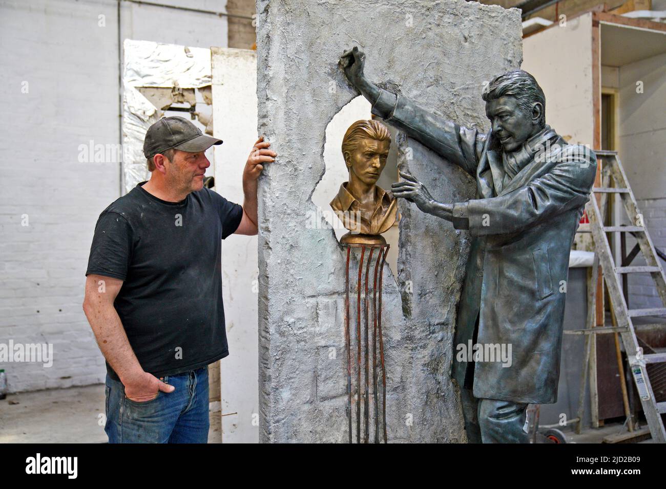 Chris Butler has created a lifesize statue of the late David Bowie ...