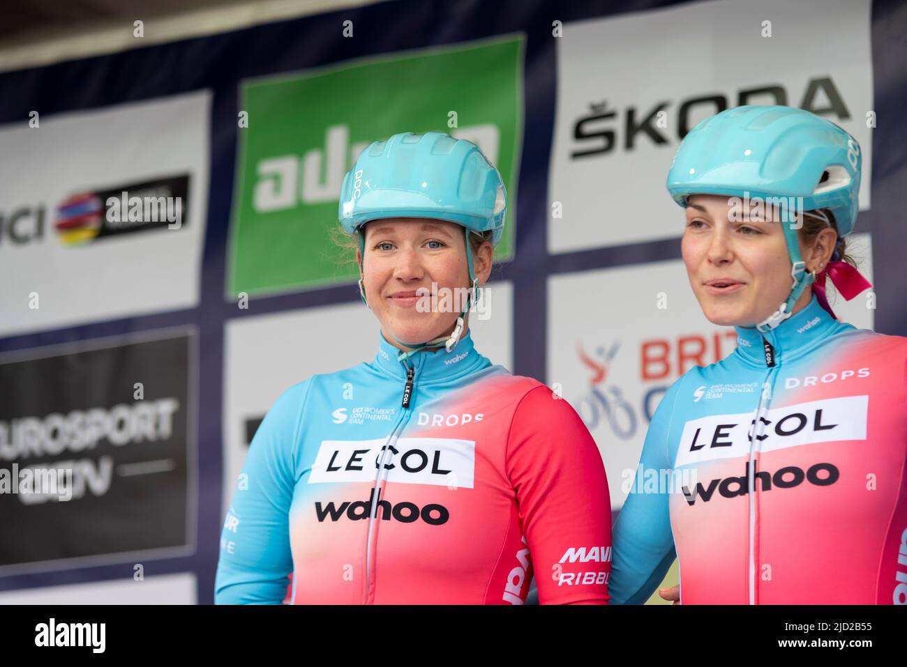 Marjolein van t Geloof, April Tacey, of team Le Col Wahoo before racing ...