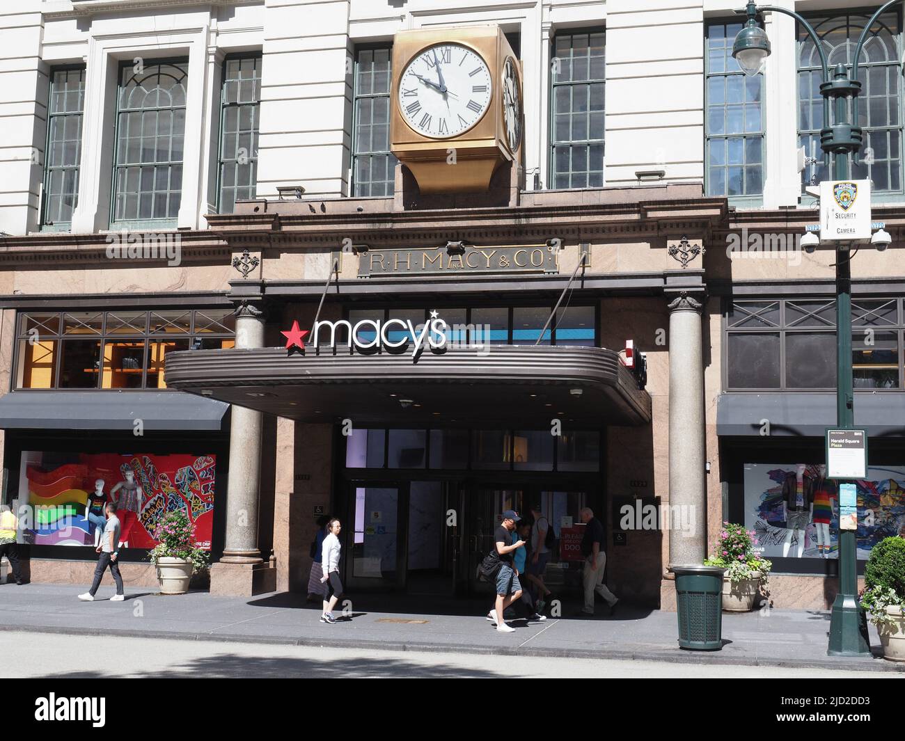 Macy's department store at Herald Square, New York Stock Photo - Alamy