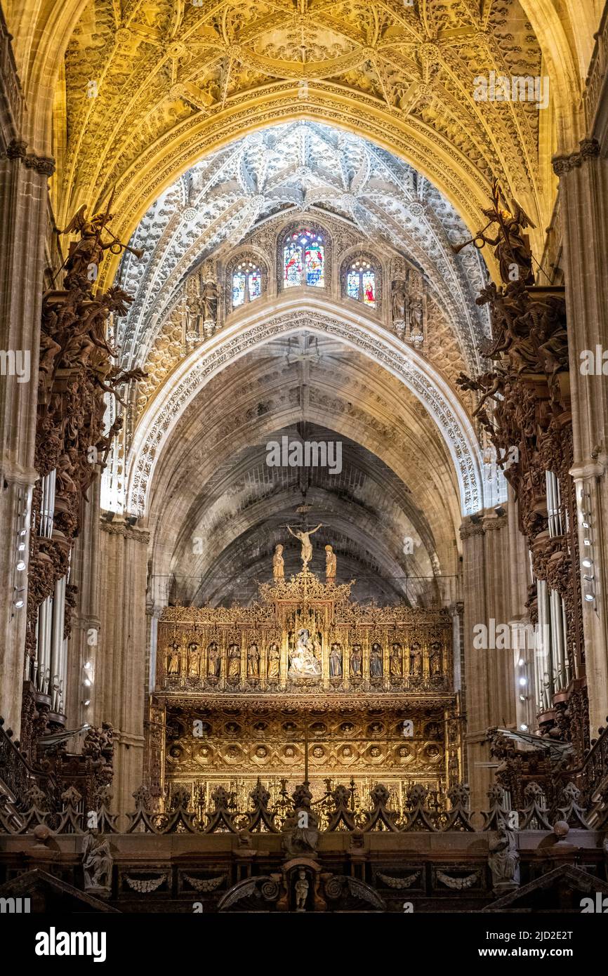 Seville cathedral interior hi-res stock photography and images - Alamy