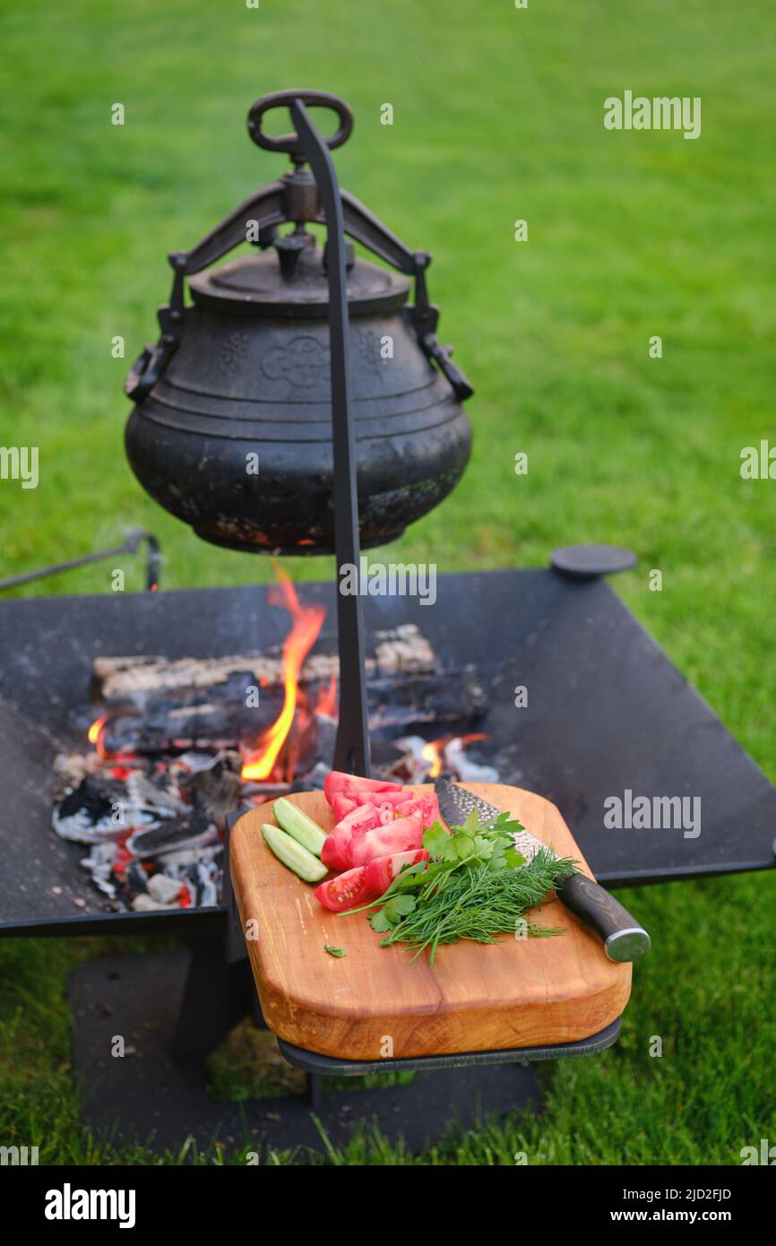 Cast iron pot hi-res stock photography and images - Alamy