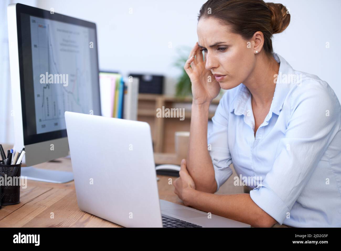 How does this work. A young businesswoman looking frustrated while ...