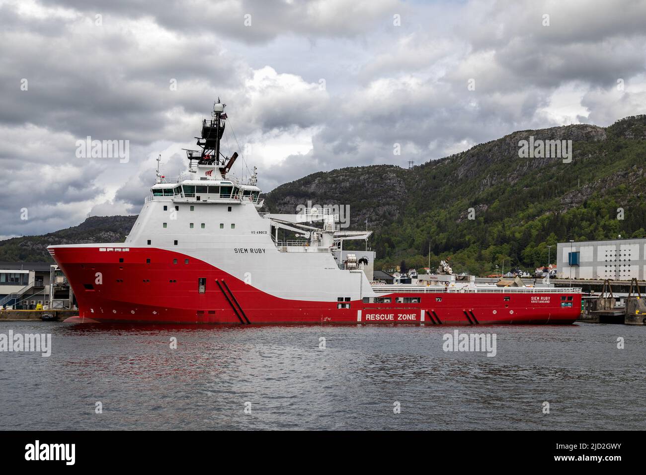 Offshore AHTS anchor handling tug supply vessel Siem Ruby in the port ...
