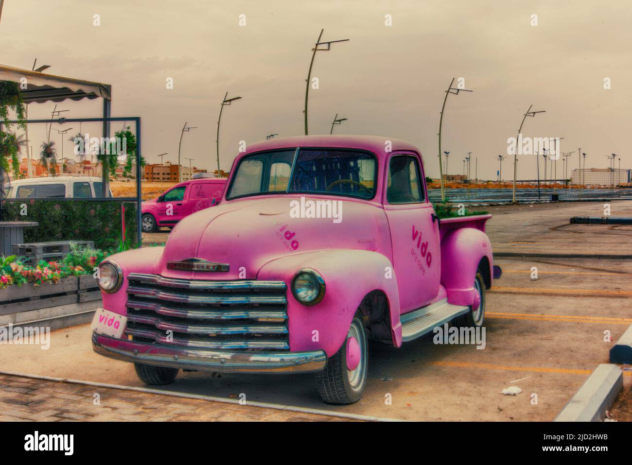 Pink truck hi-res stock photography and images - Alamy
