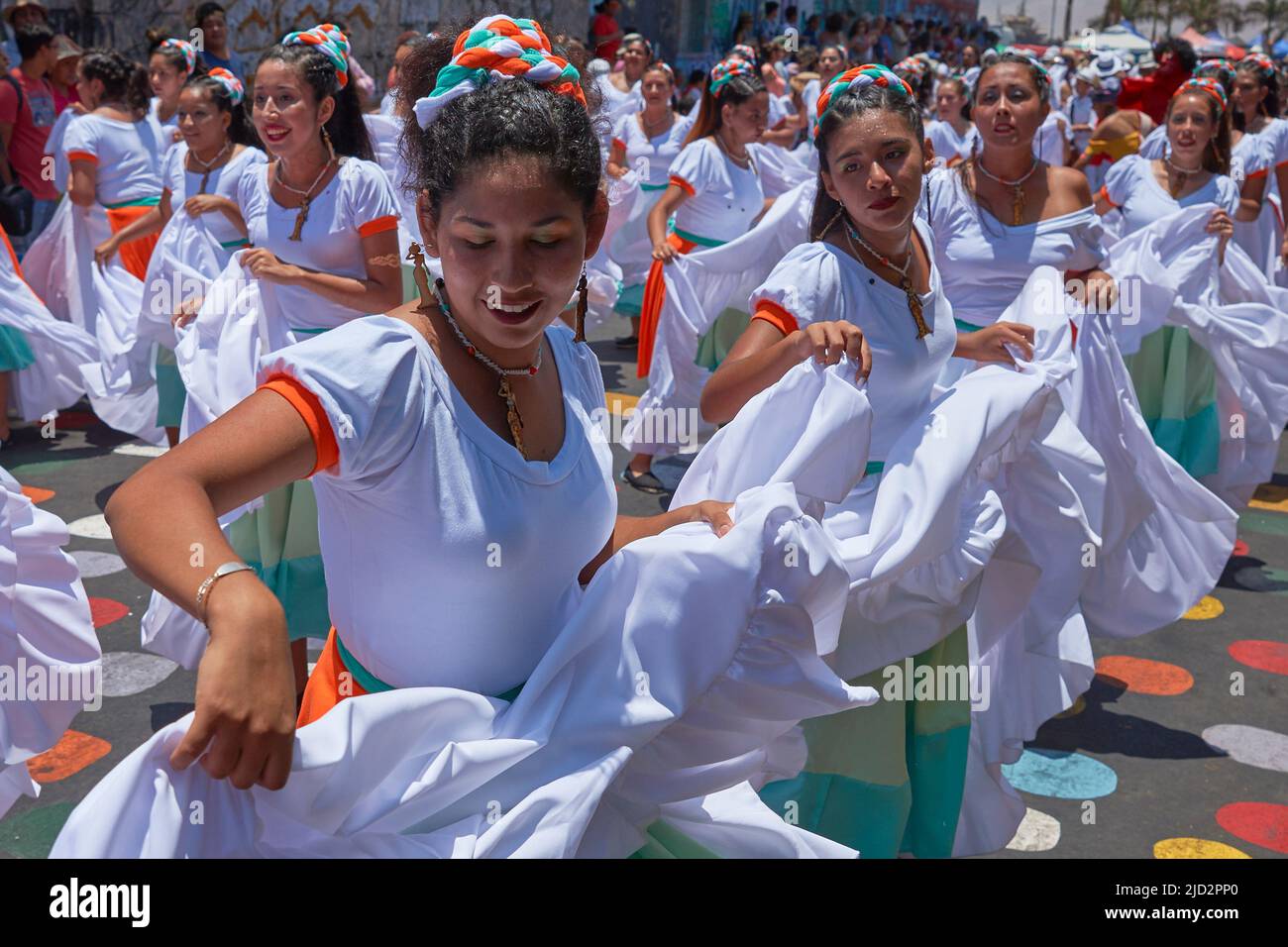 Group of dancers of Africa descent (Afrodescendiente) performing at the ...