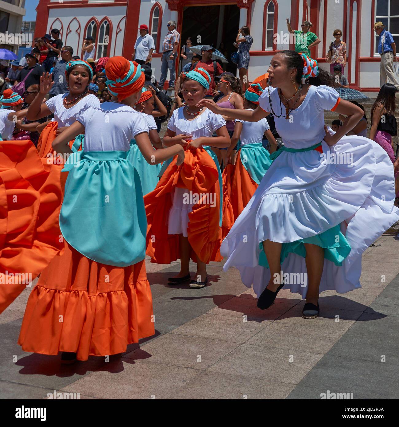 Group of dancers of Africa descent (Afrodescendiente) performing at the ...