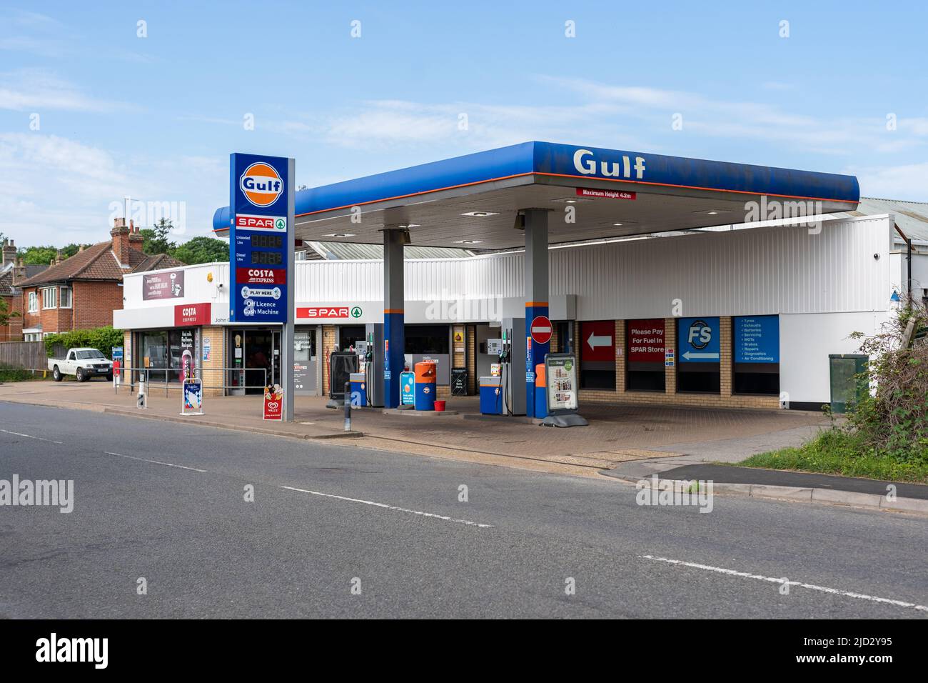 Oil shop gas station hi-res stock photography and images - Alamy