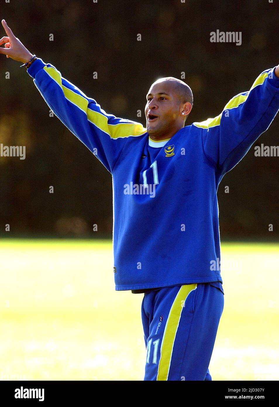 PORTSMOUTH'S NIGEL QUASHIE TRAINING 4-11-04 PIC MIKE WALKER, 2004 Stock ...