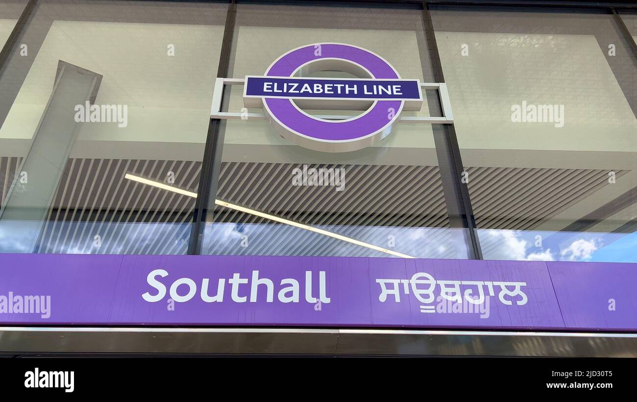 Elizabeth line logo liverpool street hi-res stock photography and ...