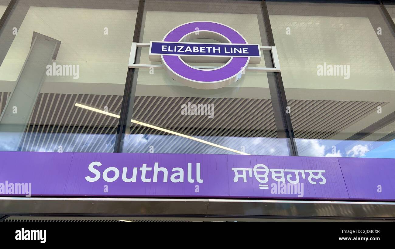 Elizabeth line logo liverpool street hi-res stock photography and ...