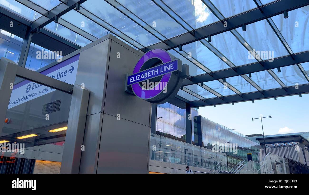 Elizabeth line logo liverpool street hi-res stock photography and ...