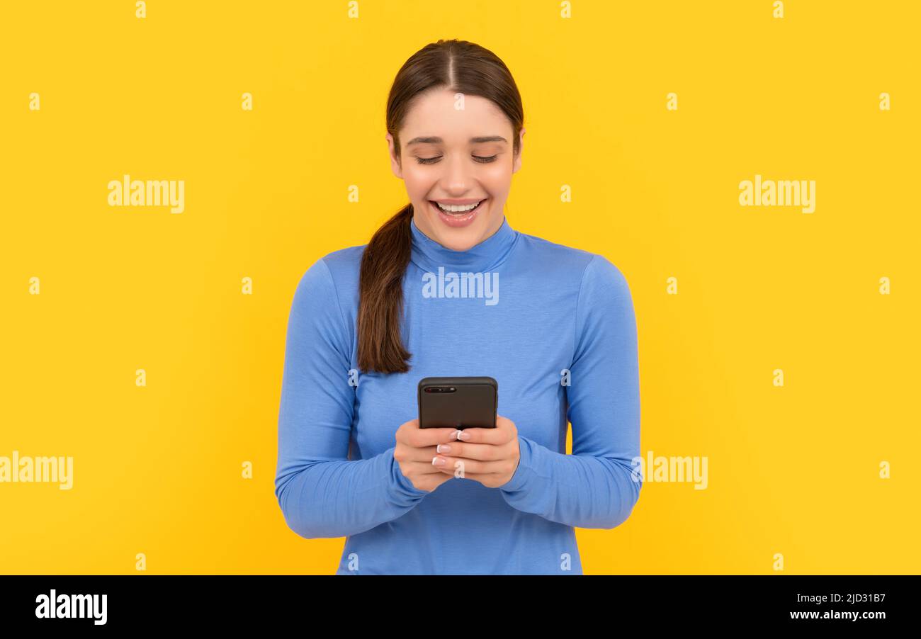 Girl text message read hi-res stock photography and images - Alamy