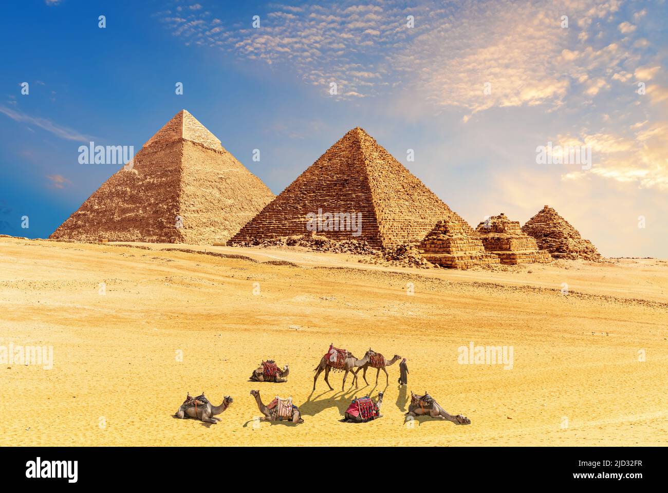 Caravan and the pyramid in cairo hi-res stock photography and images - Alamy