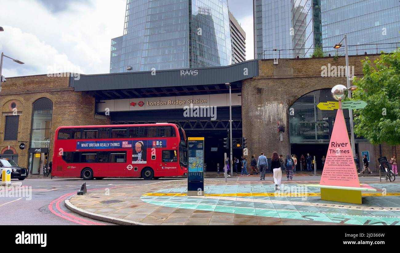 London Bridge Train Station - LONDON, UK - JUNE 9, 2022 Stock Photo - Alamy