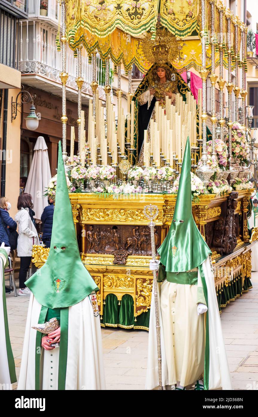 The throne of the Virgin Mary is carried through the streets of Úbeda ...