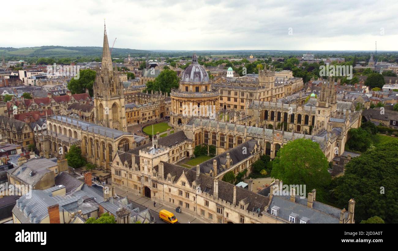 Aerial view over the city of Oxford with Oxford University Stock Photo ...